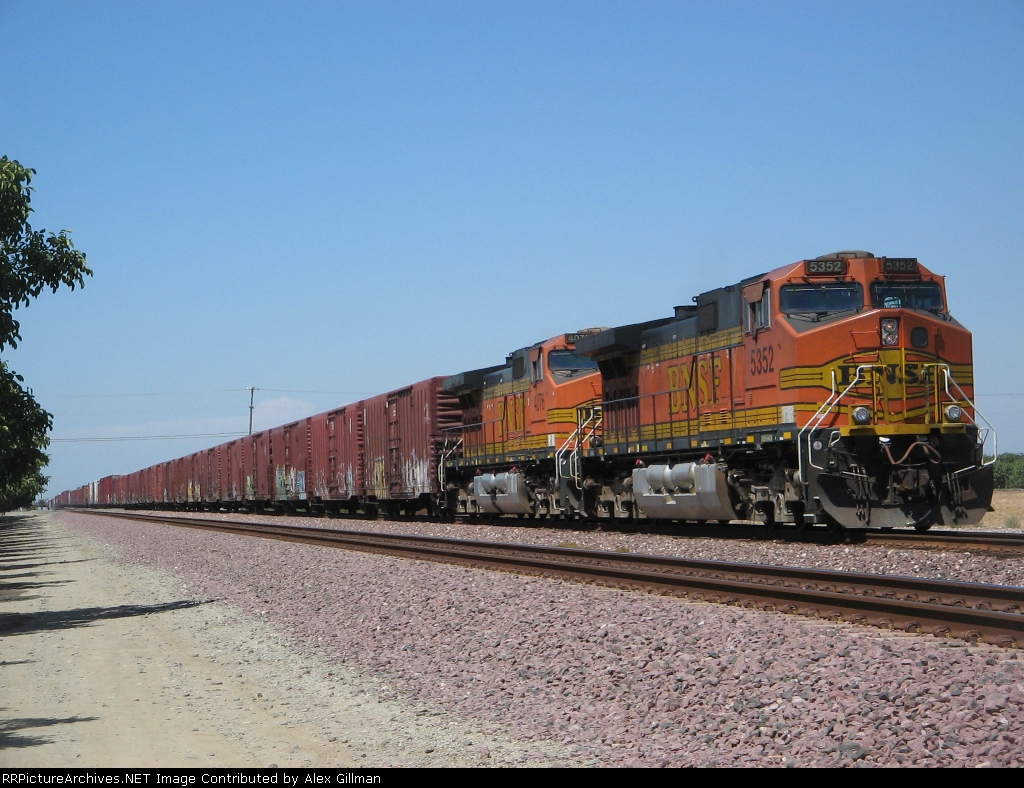 BNSF 5252 Westbound